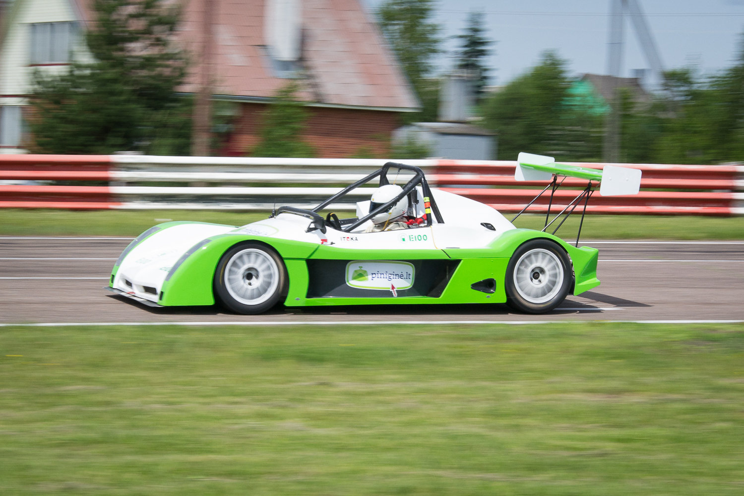 „Spire GT-R“ važiuosianti komanda nusitaikė į aukščiausias pozicijas ...