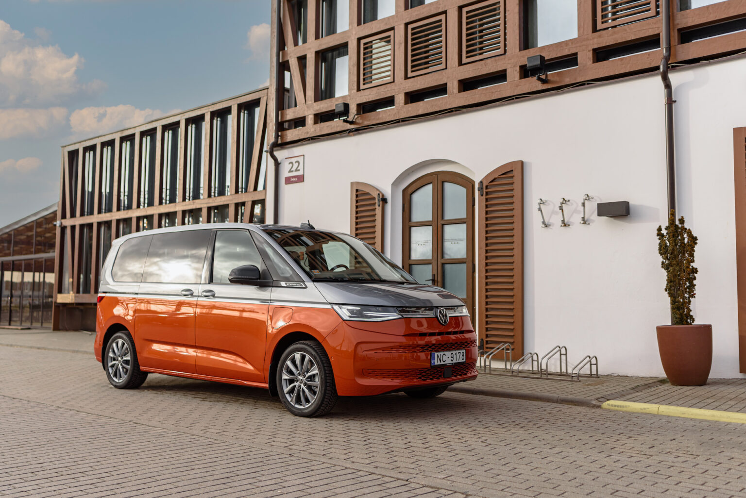 Naujasis „Multivan T7“ jau Lietuvoje – galima įsigyti ir su hibridine ...